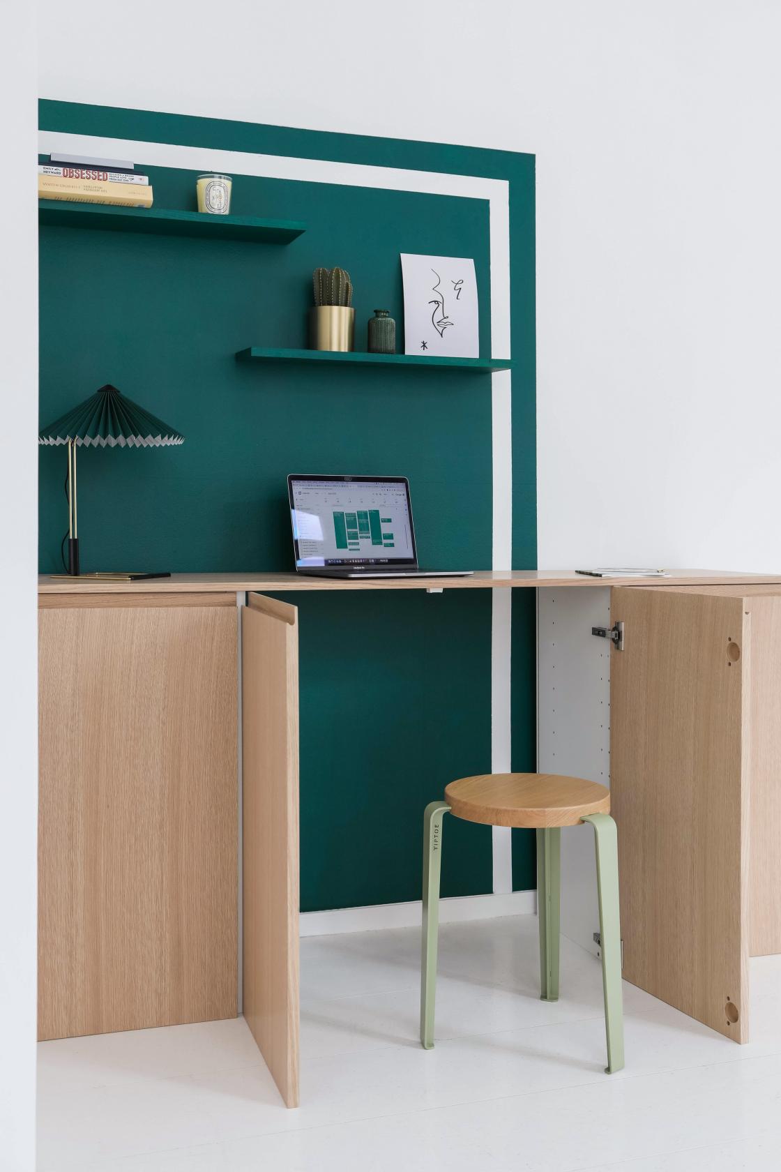 Tuto : Un bureau caché dans une enfilade | Plum Living