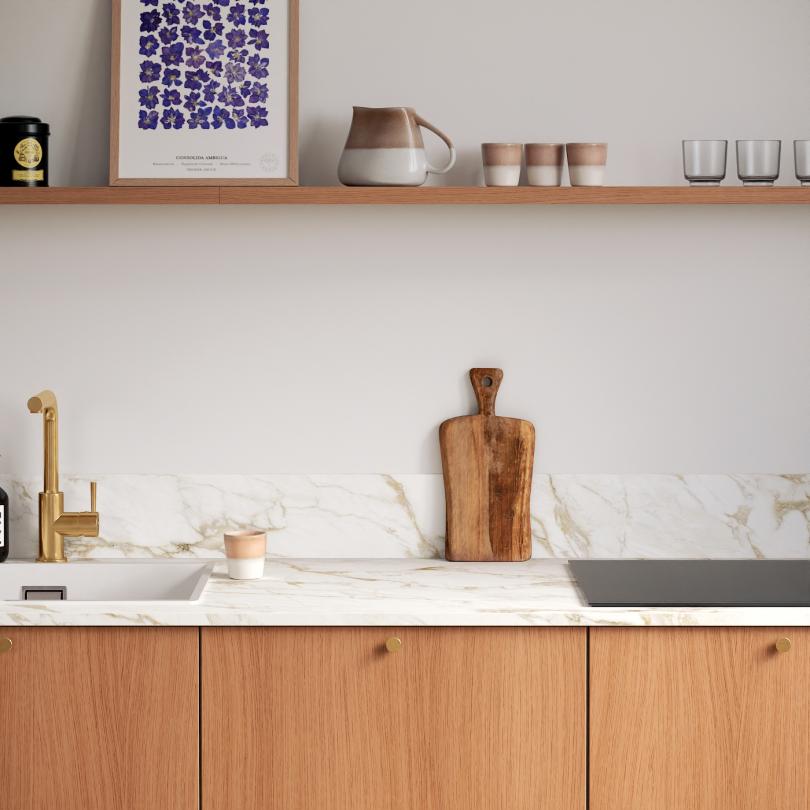 Curved floating shelf 120cm | Plum Living